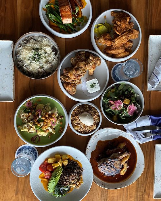 Home [www.cedarandstoneurbantable.com]